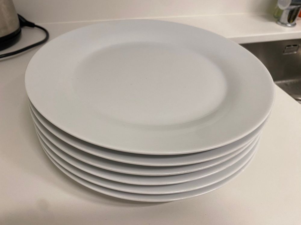 Six big white plates (Gebraucht) in Thalwil für CHF 15 – nur Abholung ...