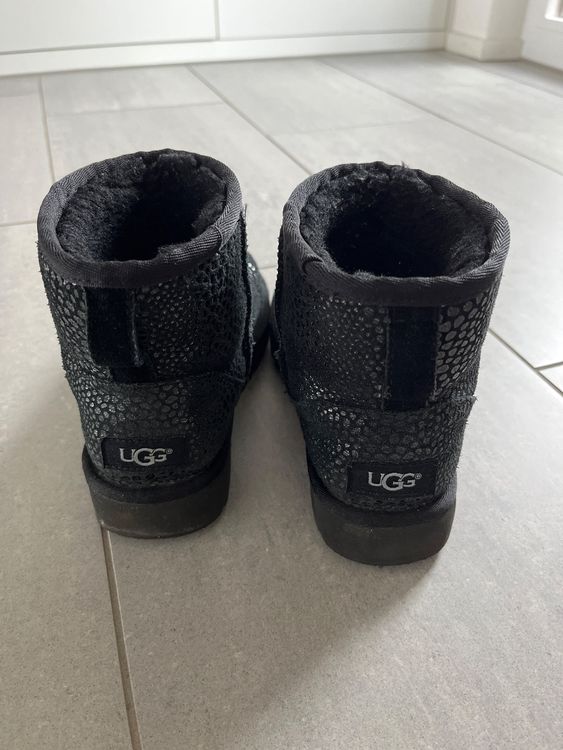 UGG Classic Mini Schwarz Glitzer Gr. 36 (Gebraucht) in Rossrüti für CHF 22 – mit Lieferung auf ...