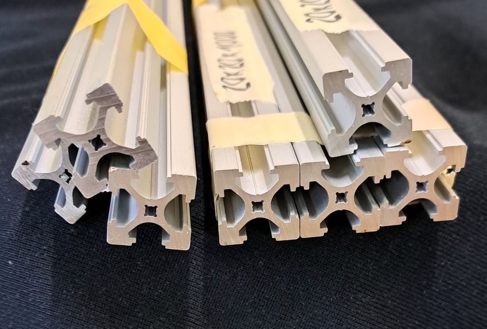 Alu-Strebenprofile 20x20x1000/650 (Gebraucht) in für CHF 30 – nur ...