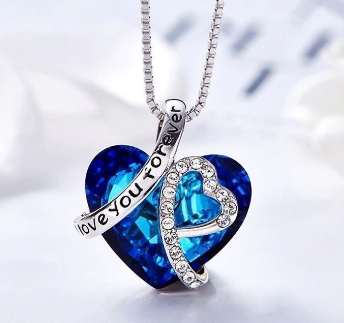 Blaues Herz Swarovski Stein Kette (Neu und originalverpackt) in Fully für CHF 7 – mit Lieferung ...