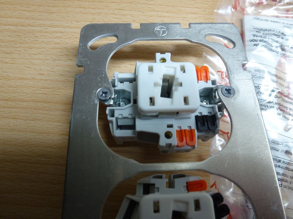 Feller Edizio Due UP Gr.1-1 Sch3/Sch3/Typ13 weiss (Neu und originalverpackt) in Hombrechtikon ...