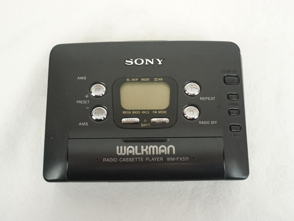 Sony Walkman WM-FX511 mit Kopfhörern (Defekt) in Pratteln für CHF 20 ...