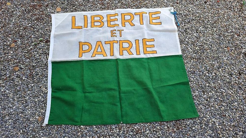 Drapeau Neuf VD Libert Patrie 94 X 94 Cm Neuf Voir Description 