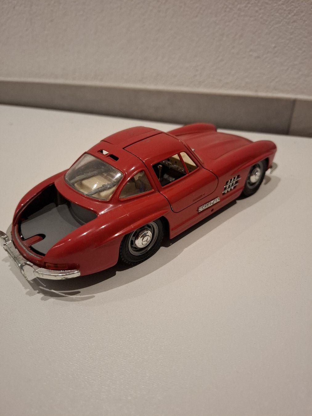 Mercedes-Benz 300 SL, Burago, 1:24 Modellauto, Rot (Gebraucht) in ...
