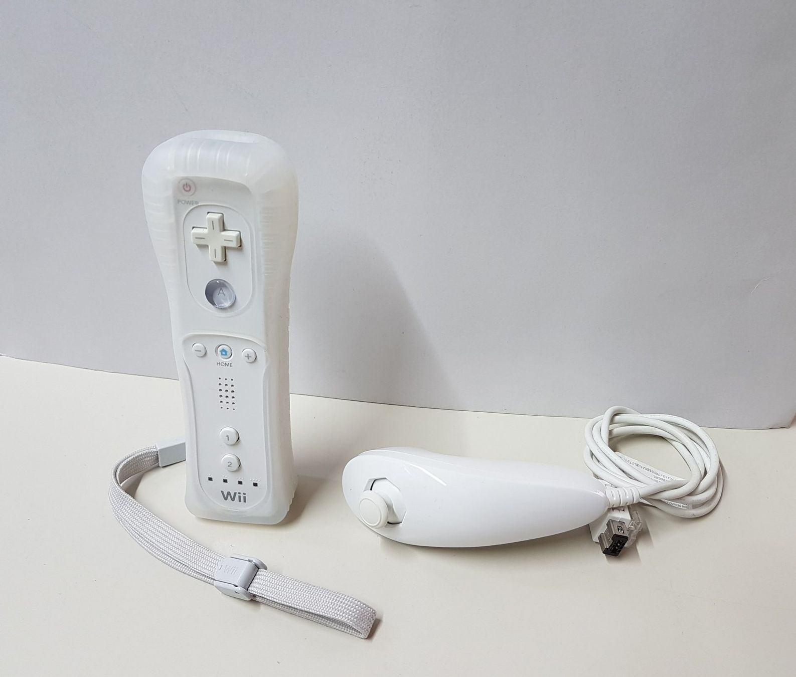 Original Nintendo Wii Remote Controller mit Nunchuk (Gebraucht) in ...