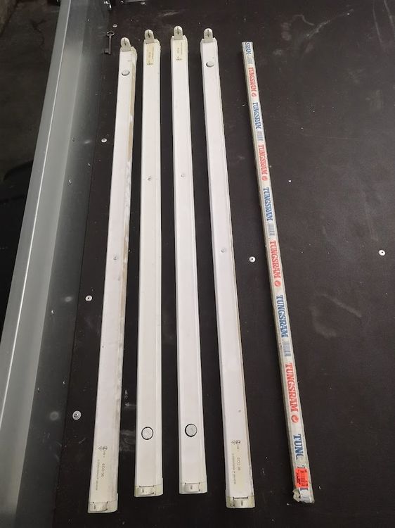 Porte tubes néon 4x avec un tube fluorescent | Kaufen auf Ricardo