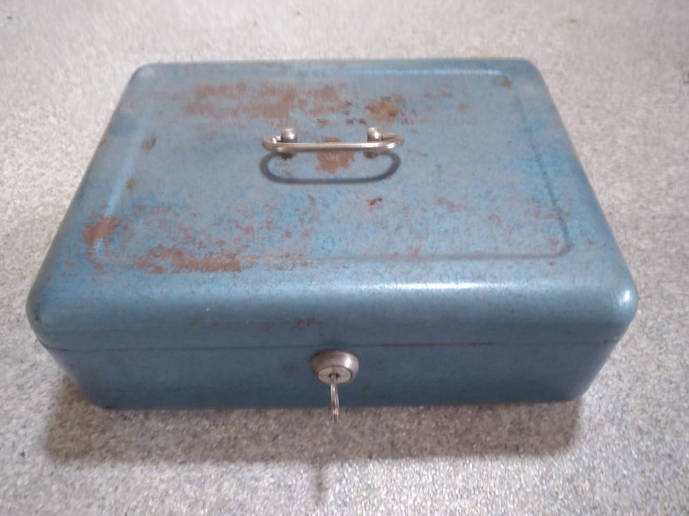Vintage Geldkassette, Safe mit Schlüssel, Retro Look! (Gebraucht) in Buckten für CHF 25 – nur ...