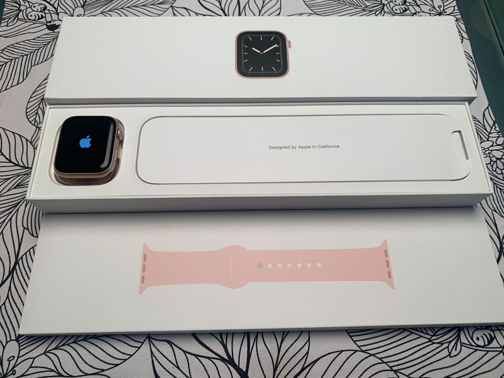 Apple Watch series 5 Gold Alu pink sand Sport Band (Gebraucht) in Vaduz ...