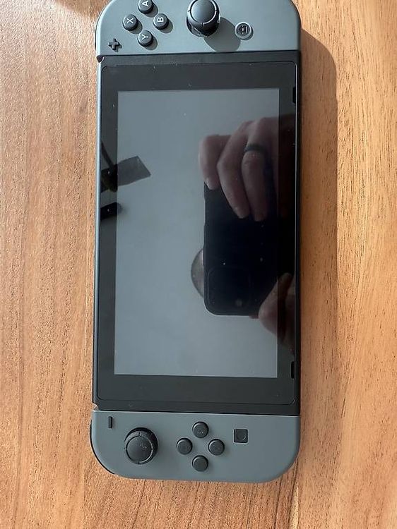 Nintendo Switch Set + 2 Pokémon-Spiele. Top Zustand! | Comprare su Ricardo