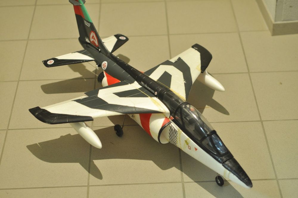 Alpha Jet EPO 745mm // braucht noch einen 64mm Impeller (Defekt) in St ...