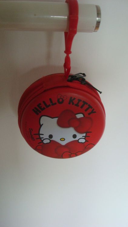 Hello Kitty Reissverschluss Box mit Anhänger 2019 8 x 3 cm (Gebraucht ...