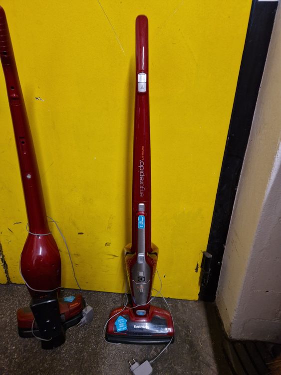 2 Akku - Staubsauger Elektrolux Ergo Rapido LI35 (Gebraucht) in ...