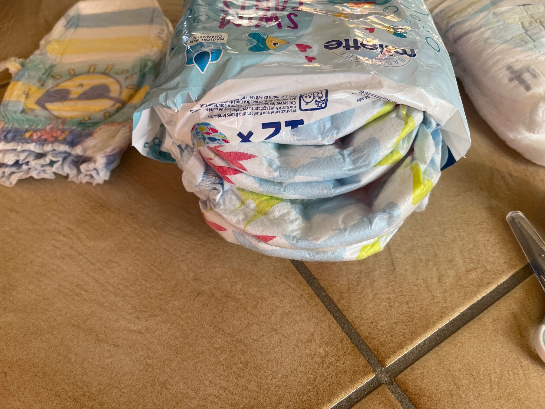 Mouche-bébé, ciseaux, couches pour piscine neuf Milette (D'occasion) à ...