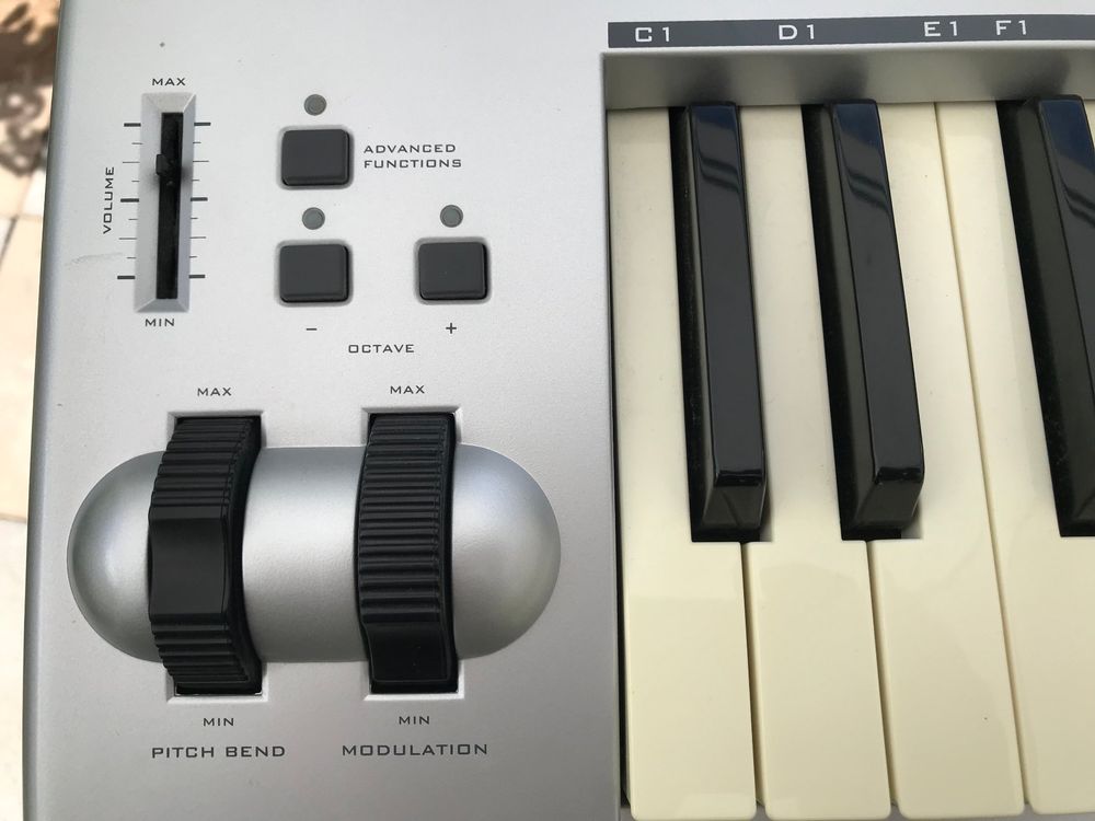Keyboard - M-Audio Keystation 61 es silbergrau inkl Gestell | Kaufen ...
