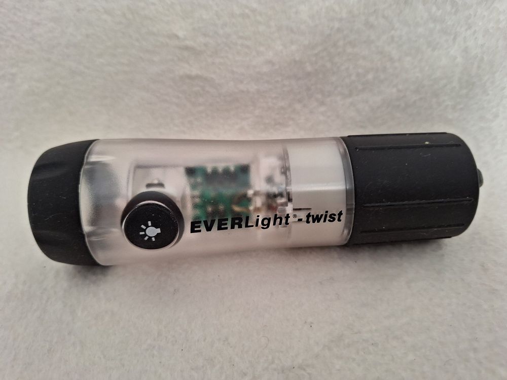 Drehlampe Taschenlampe EverLight (Gebraucht) in für CHF 10 – nur ...