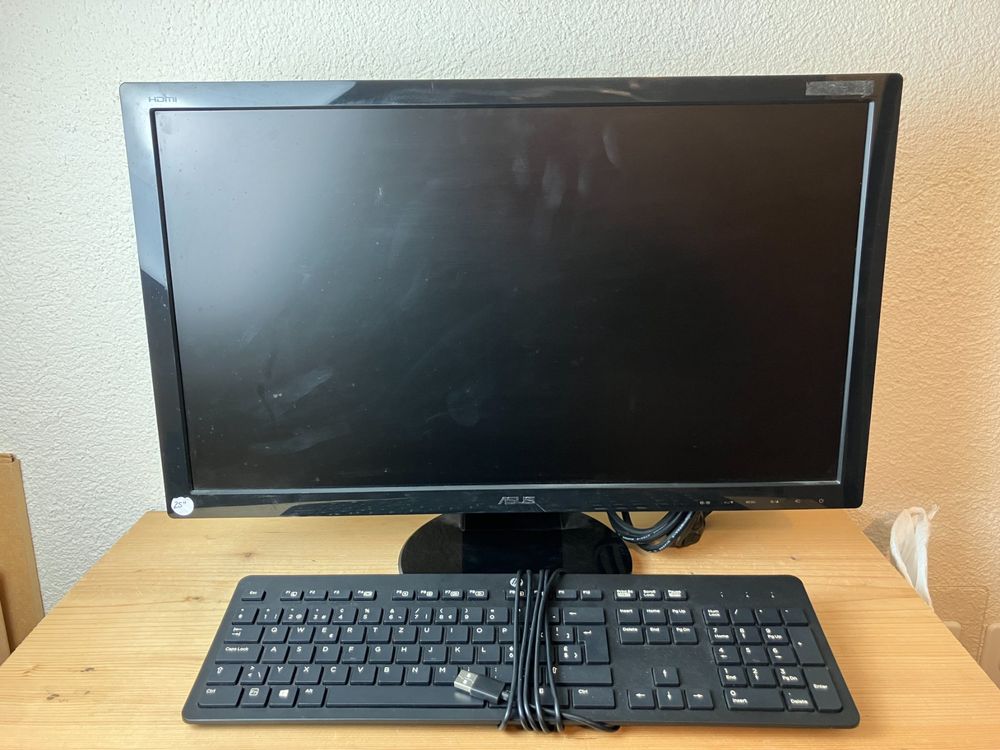 ASUS VE247H Monitor 23,6 Zoll inkl. Tastatur (Gebraucht) in Fislisbach ...