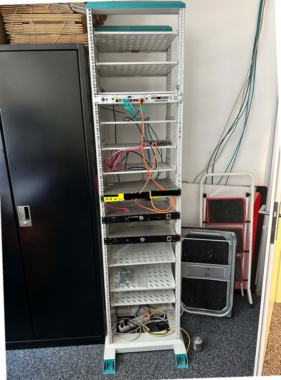 Server Rack (Gebraucht) in Zürich für CHF 2 – nur Abholung auf Ricardo ...