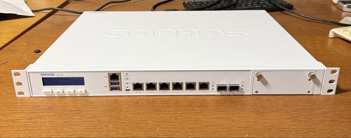 Sophos XG 230 Firewall (Gebraucht) in Menziken für CHF 1 – mit ...