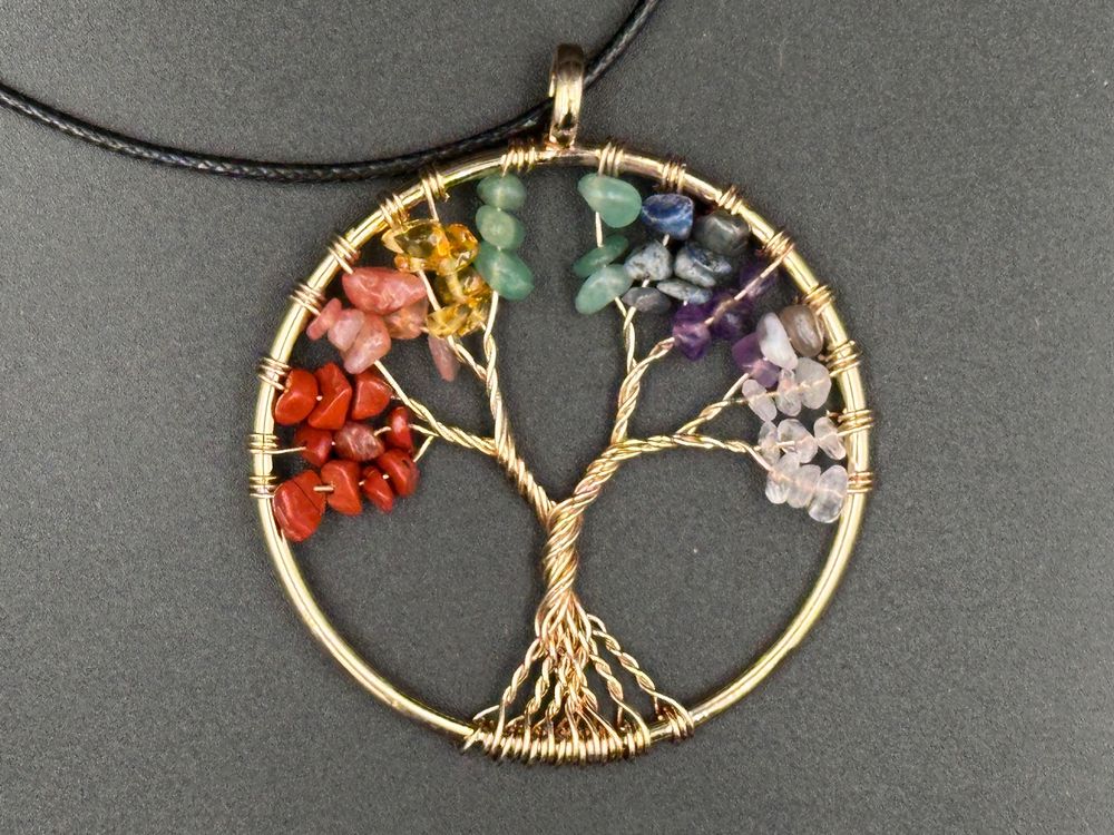7 Chakra Baum des Lebens Anhänger goldfarben mit Kette (Neuf avec emballage d'origine) à ...