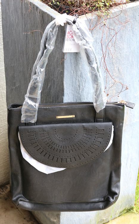 Umhängetasche Marke Elle (Gebraucht) in Frick für CHF 16 – mit ...
