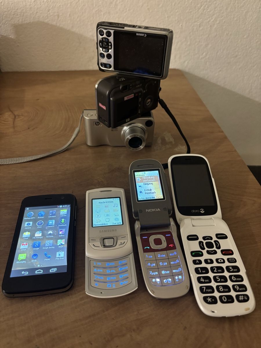 Technologie-Paket (Handys & Digitalkameras) – Bitte Beschrei (Gebraucht) in Orpund für CHF 100 ...