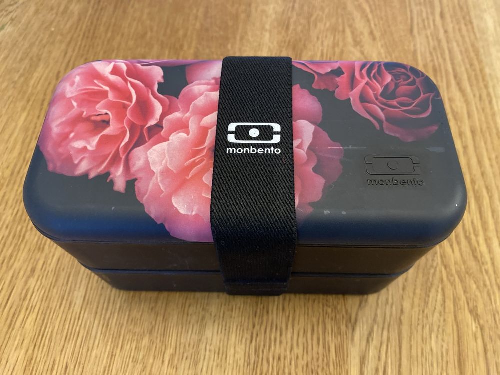 Monbento Lunchbox MB Original Rosen Design schwarz (Gebraucht) in Rubigen für CHF 5 – mit ...