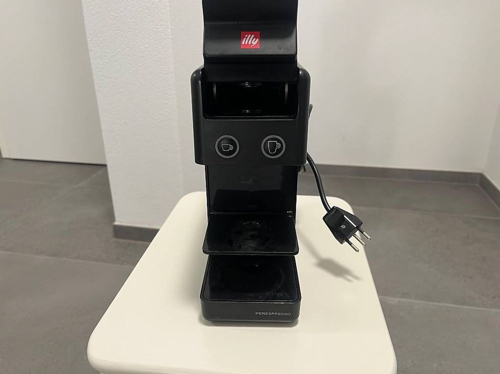 Machine à café Illy Y3.3 + capsules Illy Iperespresso (D'occasion) à St ...