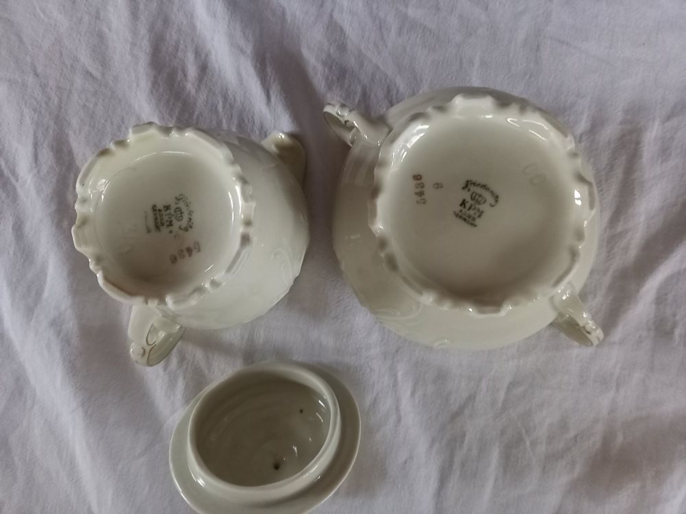 2 Pots, un crémier et un sucrier en porcelaine KPM (Gebraucht) in ...