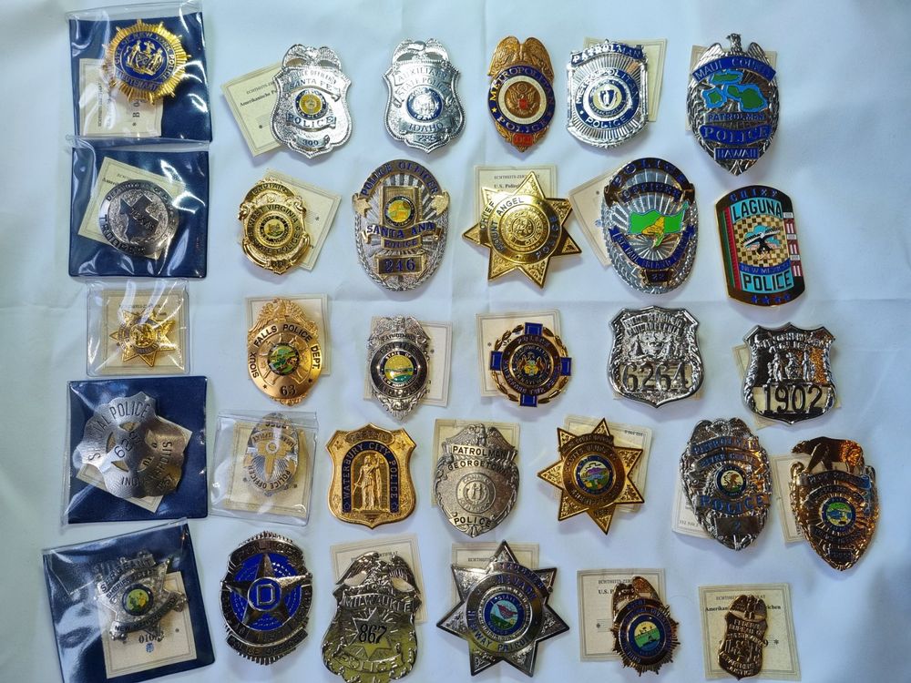 Polizeiabzeichen/Polizeimarken aus Metal (Gebraucht) in Grabserberg für CHF 56 – mit Lieferung ...