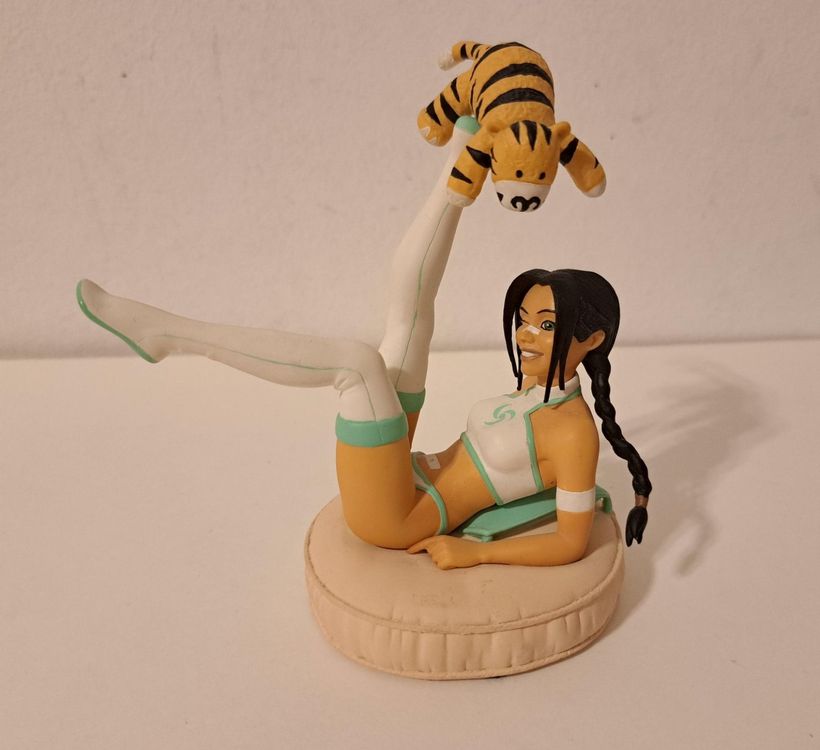 Sillage "Nävis auf Pouffe 5" Statue, limitiert, Attaku (Gebraucht) in Basel für CHF 28 – mit ...