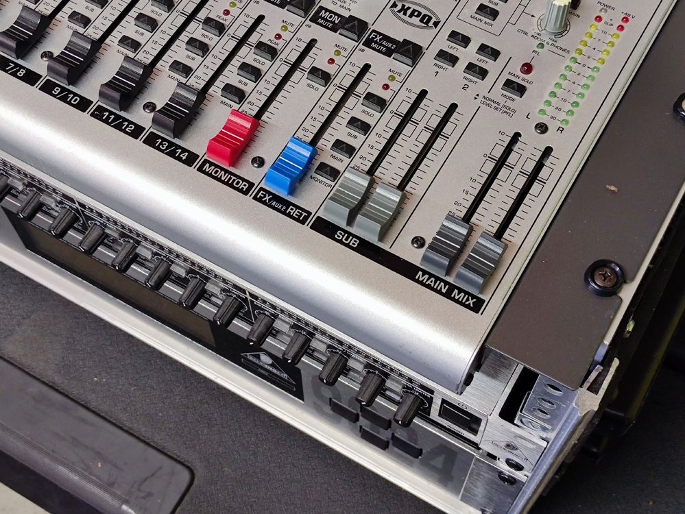 Behringer Eurorack UB1832FX Pro mit Ultra-Dyne Pro (Gebraucht) in ...