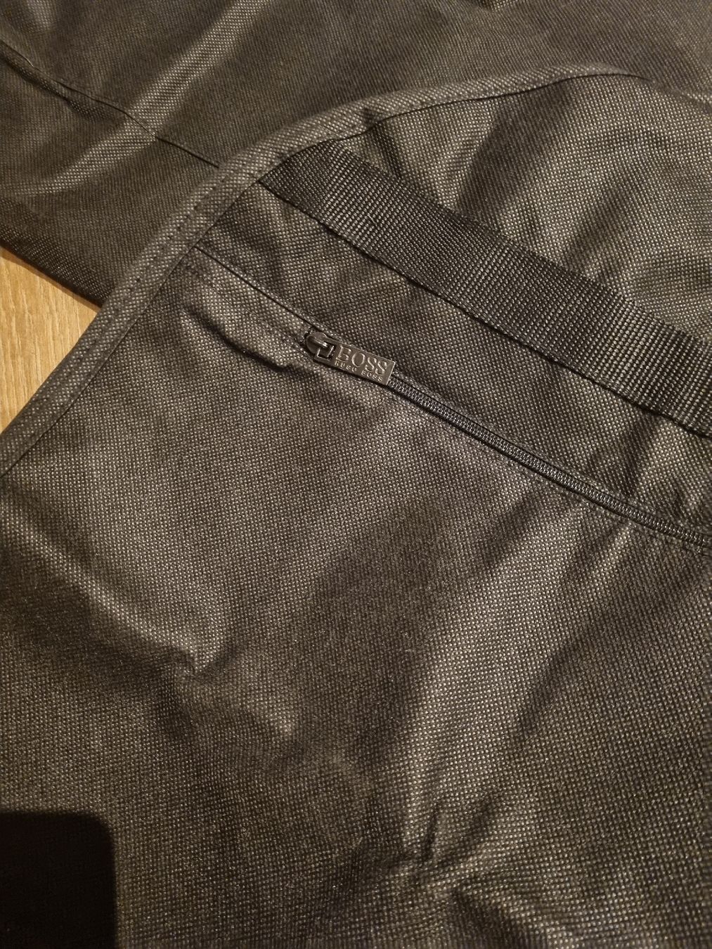 Deux housses à vêtements et costumes Hugo Boss- parfait état (Gebraucht ...