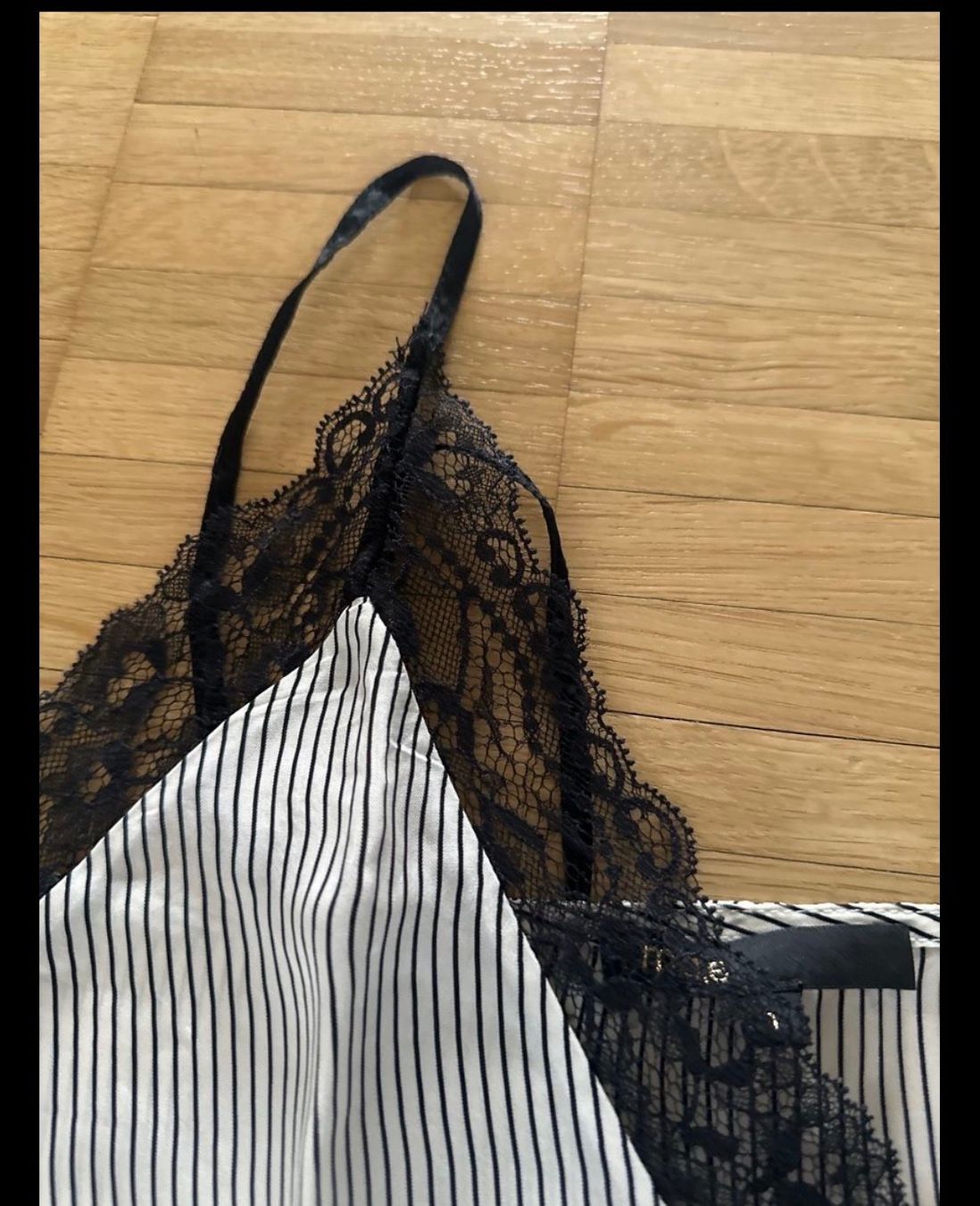 Top maje /Débardeur rayé avec dentelle noire t1 (Gebraucht) in Courroux ...