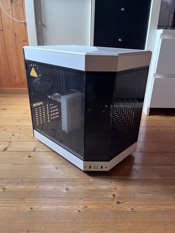 Hyte y60 PC-Case (Neu (gemäss Beschreibung)) in Wölflinswil für CHF 150 ...