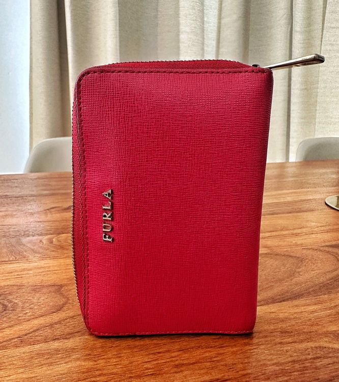FURLA Babylon M zip around red wallet (Gebraucht) in Zürich für CHF 9.9 – mit Lieferung auf ...