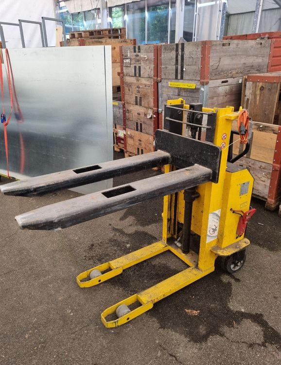 Manueller Gabelstapler mit elektrischem Hub (bis 96cm) (Gebraucht) in ...