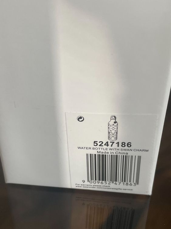 Swarovski wasser Flasche mit Schwan charm (Neu und originalverpackt) in Triesen für CHF 29 – mit ...