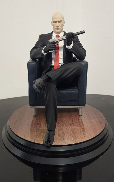 Hitman Chessmaster Figur + Artbook "World of Assassination" | Kaufen ...
