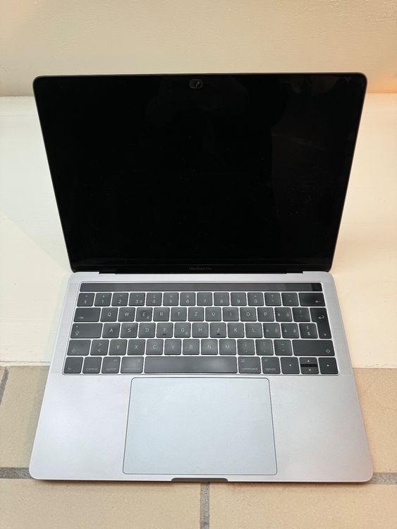 MacBook Pro (late 2016) "13 i7 16GB RAM / defekter Screen (Gebraucht ...