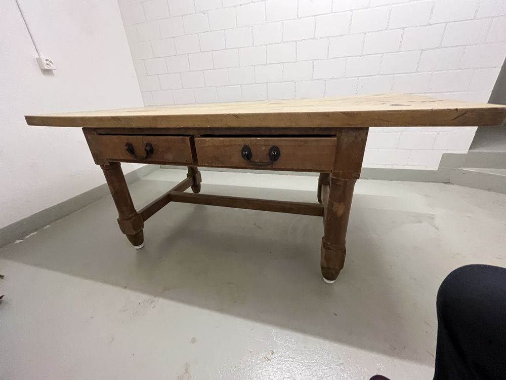 Rustikaler, massiver Holztisch (Gebraucht) in Lohn SH für CHF 120 – nur Abholung auf Ricardo kaufen