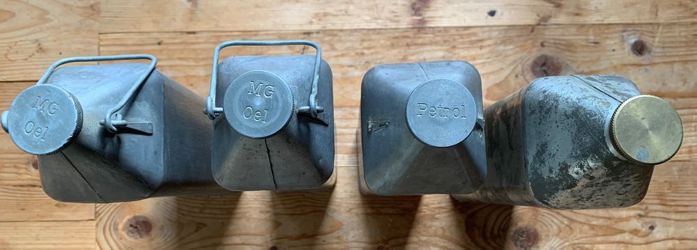 Je 2 Stk Mg Oel- und Petrolbehälter der CH Armee (Gebraucht) in ...