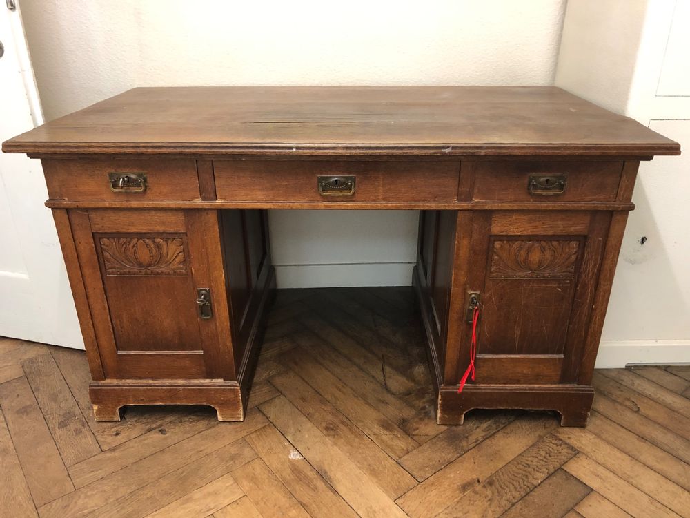 Antikes Pult (Defekt) in für CHF 11 – nur Abholung auf Ricardo kaufen