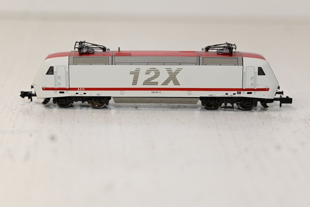 BR 128 AEG 12 X Minitrix Spur N ohne OVP , 1 Puffer fehlt (Gebraucht ...