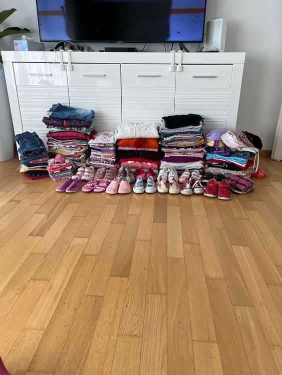 Riessiges kleider packet für mädchen (Gebraucht) in Dietikon für CHF 55 – nur Abholung auf ...
