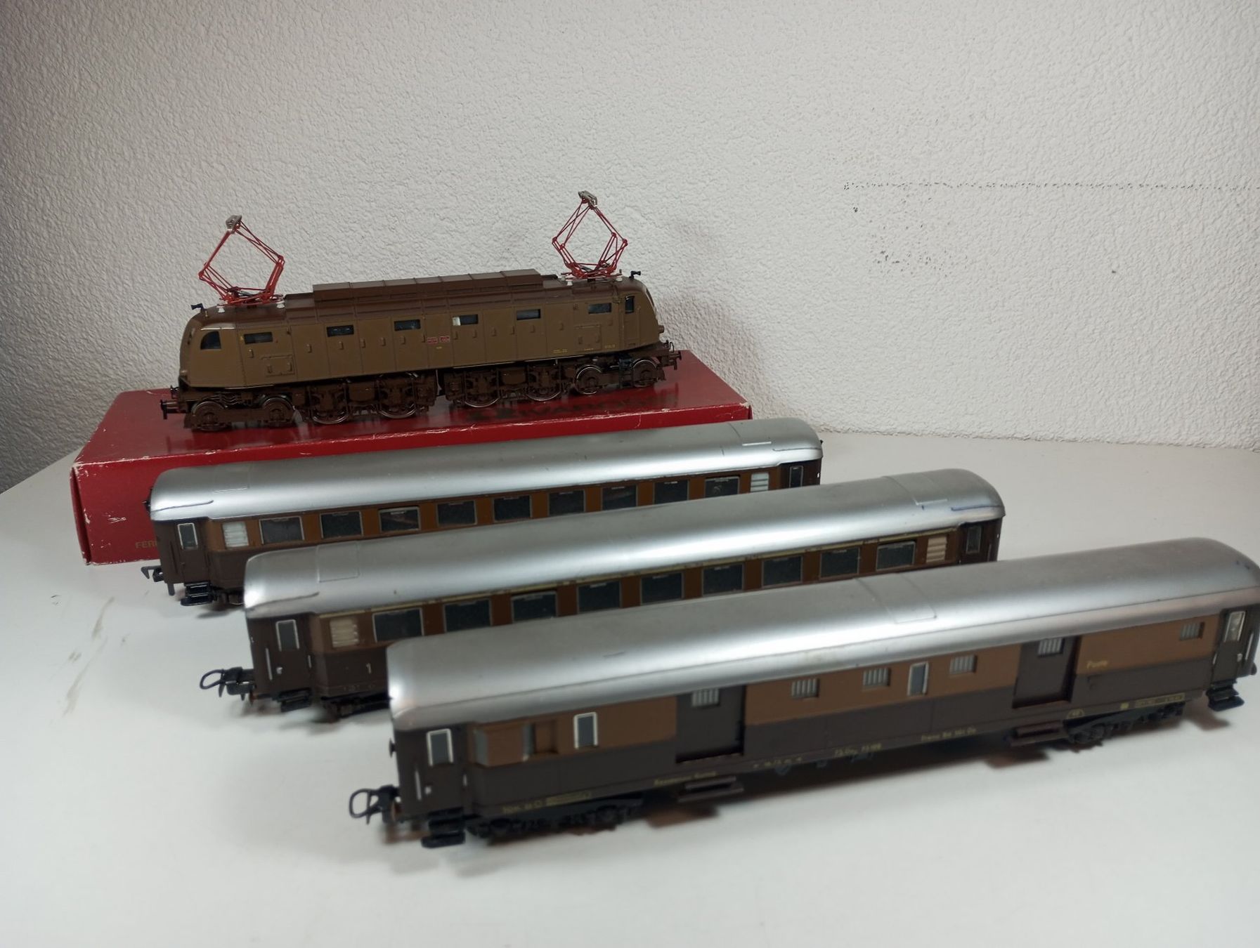 Rivarossi, Fleischmann: Lokomotive und Wagen FS (Defekt) in Fontaines ...