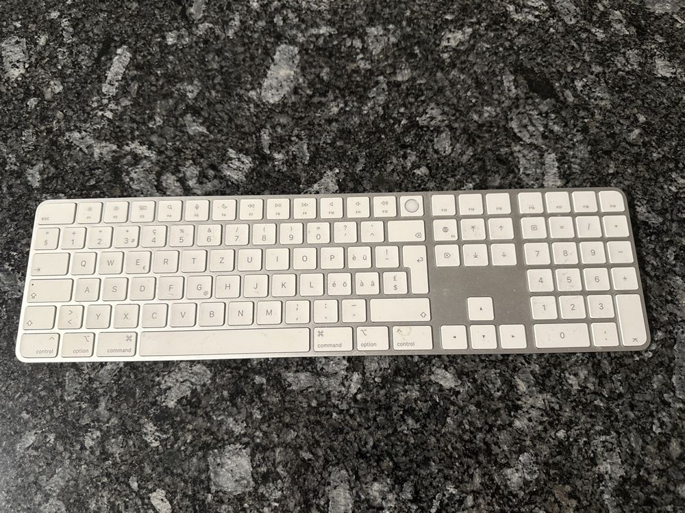 Apple Magic Keyboard mit Touch ID CH / Top Zustand (Gebraucht) in ...