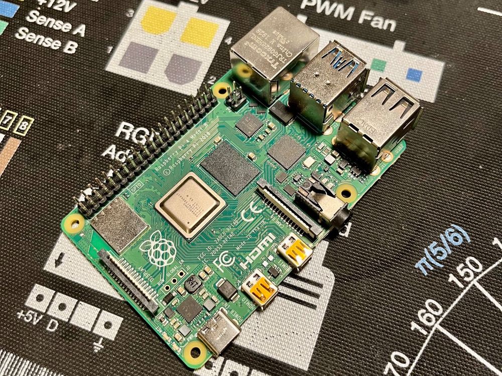 Raspberry Pi 4 4G Model B (Mit Zubehör) | Kaufen auf Ricardo