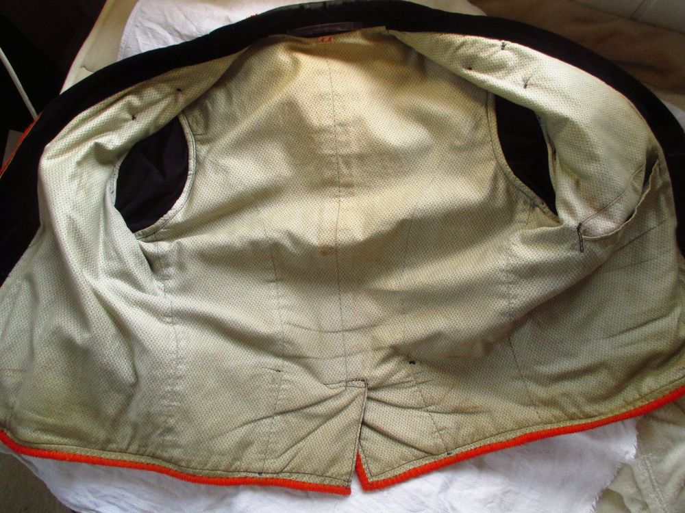 Sehr alter Berner Mutz Trachten Jacke (Gebraucht) in Rorschacherberg ...