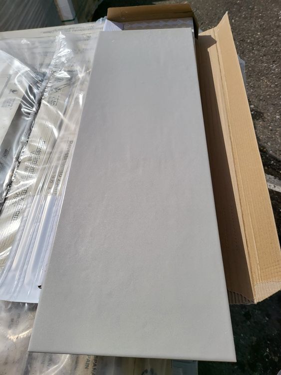 wandfliessen 25 x 75 (Neu und originalverpackt) in Schlatt-Paradies für CHF 350 – nur Abholung ...