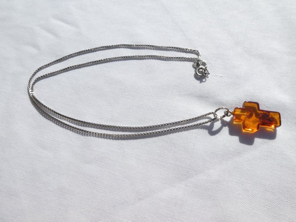 Silberkette 45cm mit Bernstein-Anhänger, Kreuz (Gebraucht) in Gattikon für CHF 22.5 – mit ...